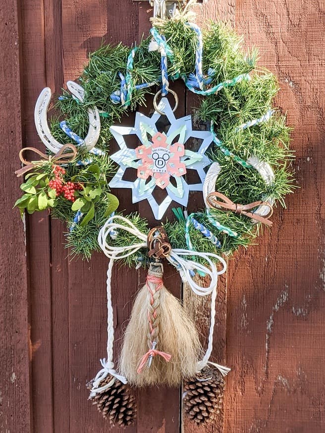Check Out Disney Cast Member's Backstage Wreath-Decorating Contest ...