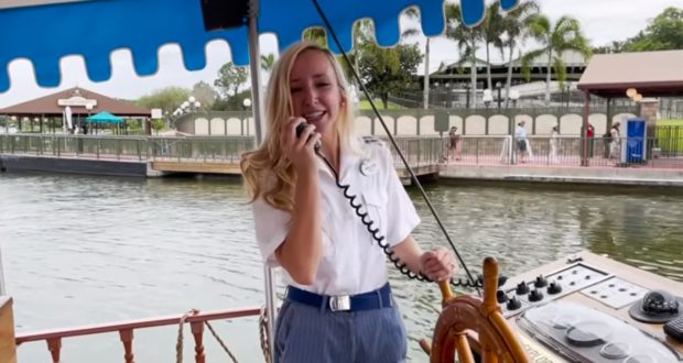 Disney Watercraft Captain Sings to Walt Disney World Guests • Disney Tips