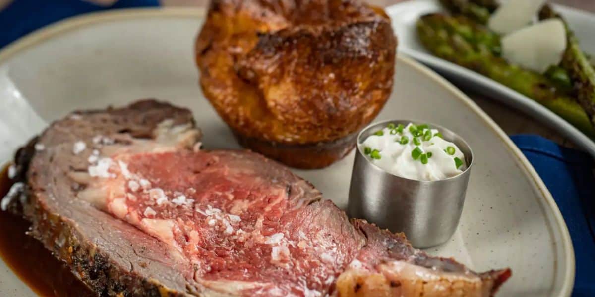 Why We Love Dining at Disney’s Contemporary Resort